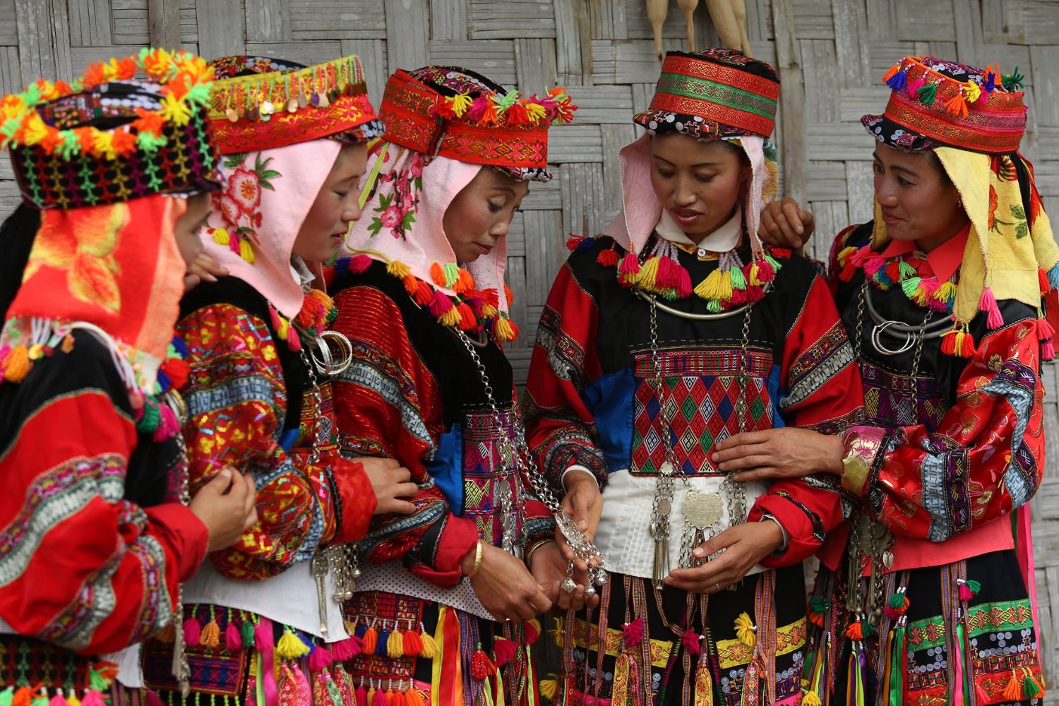 The Lo Lo People: Exploring Unique Culture and Time-Honored Traditions